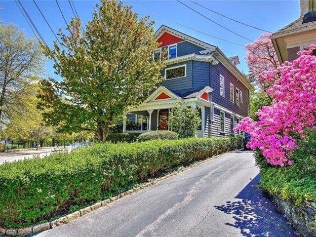 8 bedroom, Providence RI 02906 LS102595345
