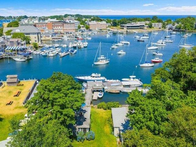 8 bedroom, Woods Hole MA 02543 LS103097734