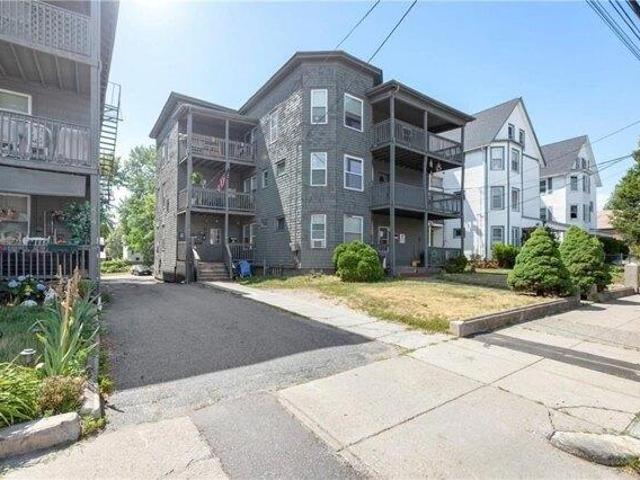 8 bedroom, Woonsocket RI 02895 104810318