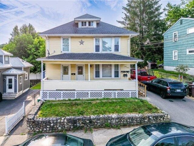 8 bedroom, Woonsocket RI 02895 104870096