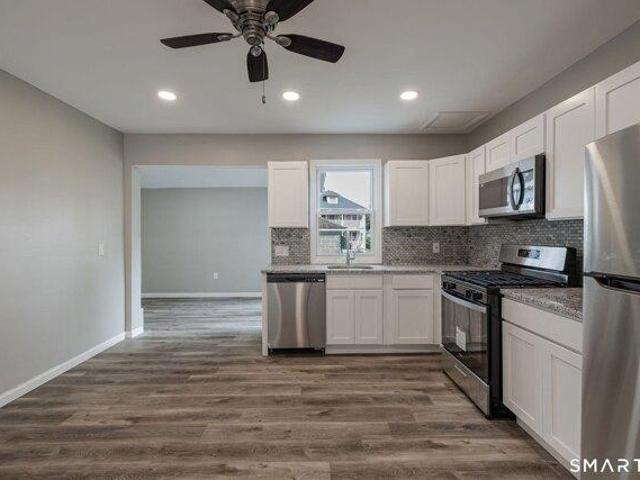 8 bedroom, Waterbury CT 06704 102257638