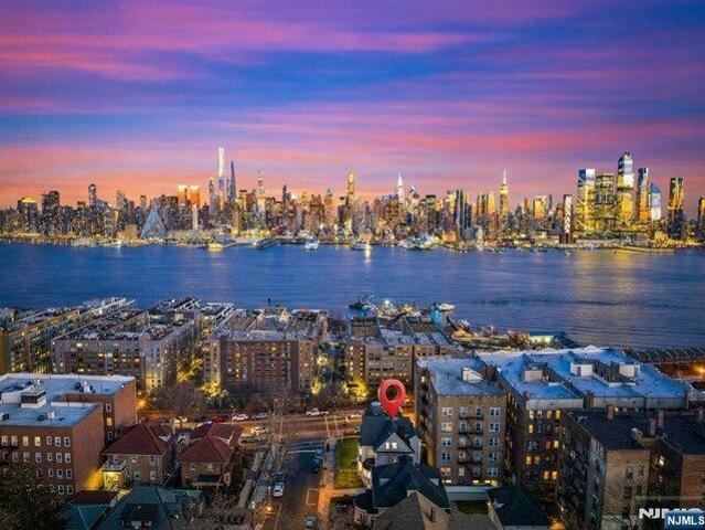 8 bedroom, Weehawken NJ 07086 102212529