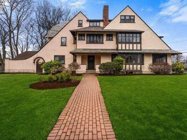 8 bedroom, Wellesley MA 02482 102344841