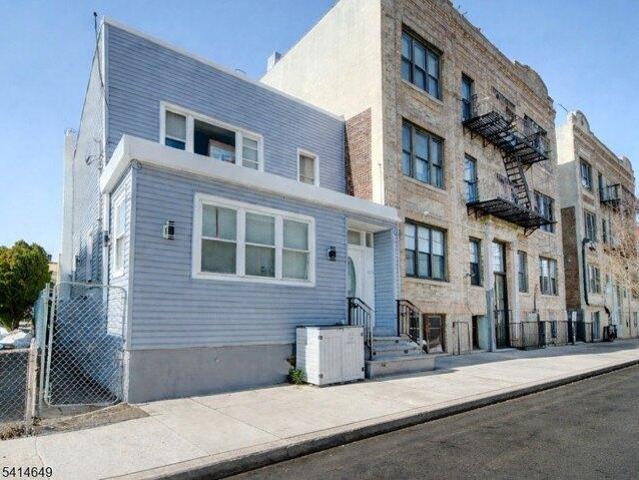 8 bedroom, West New York NJ 07093 104333007