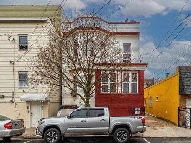 8 bedroom, West New York NJ 07093 104374135