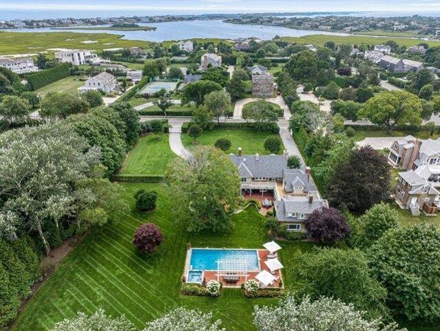 8 bedroom, Westhampton Beach NY 11978 88450091