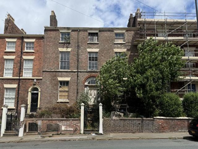 8 bedroom townhouse for sale
