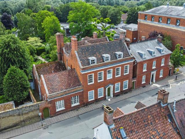 8 bedroom townhouse for sale