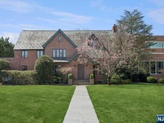 8 bedroom, Teaneck NJ 07666 104904302