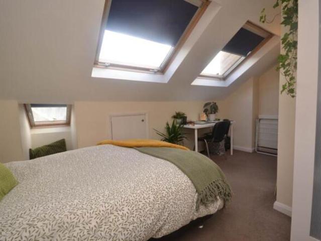 8 bedroom terraced house for rent in College Road, Reading, RG6