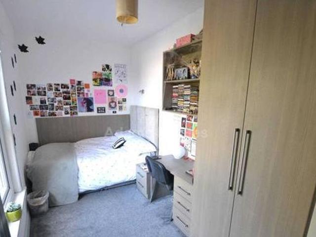 8 bedroom terraced house for rent in Christchurch Road Reading RG2