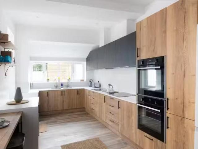 8 bedroom terraced house for rent in Downend Road, Fishponds.