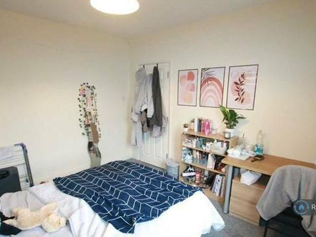 8 bedroom terraced house for rent in Erleigh Road Reading RG1