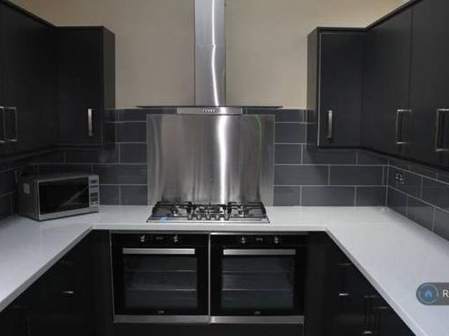 8 bedroom terraced house for rent in Fairbank Avenue Manchester M14