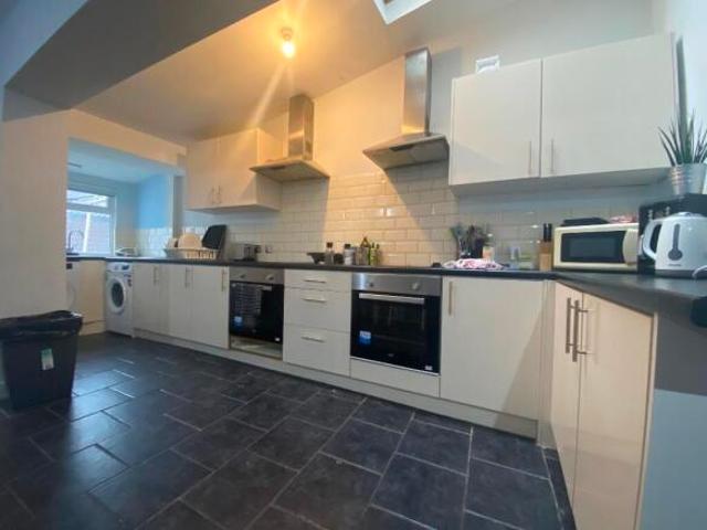 8 bedroom terraced house for rent in Harriet Street, Cardiff City, CF24