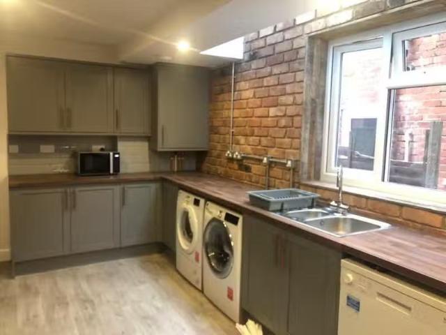 8 bedroom terraced house for rent in Hubert Road, Selly Oak, B.
