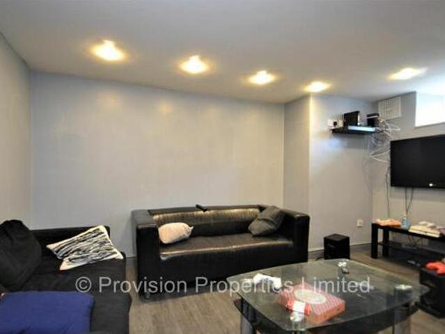 8 Bedroom Terraced House For Rent In Hyde Park, Leeds