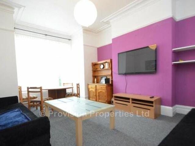 8 Bedroom Terraced House For Rent In Hyde Park, Leeds