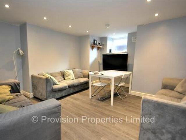 8 Bedroom Terraced House For Rent In Hyde Park, Leeds