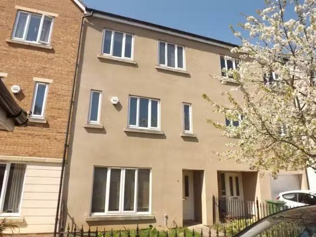 8 bedroom terraced house for rent in Jekyll Close Stoke Park.