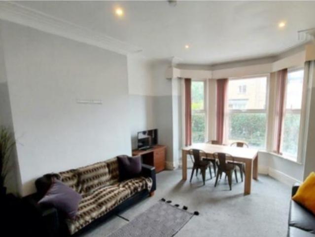 8 Bedroom Terraced House For Rent In Leeds, West Yorkshire