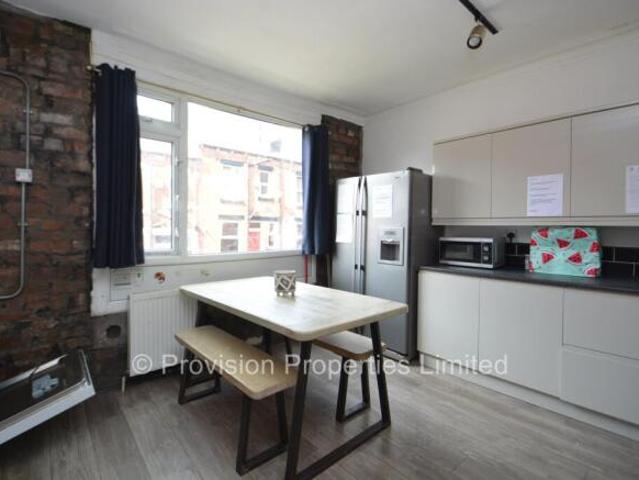 8 bedroom terraced house for rent in Manor Drive, Hyde Park, Leeds, LS6