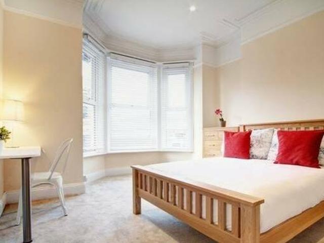 8 bedroom terraced house for rent in Queens Road Hyde Park Leeds LS6