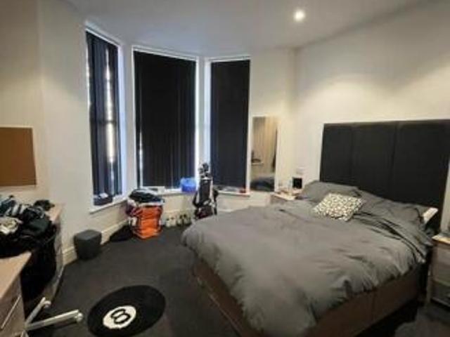 8 bedroom terraced house for rent in Regent Park Avenue, 8 Bed, 8 En suites, Hyde Park, LS6