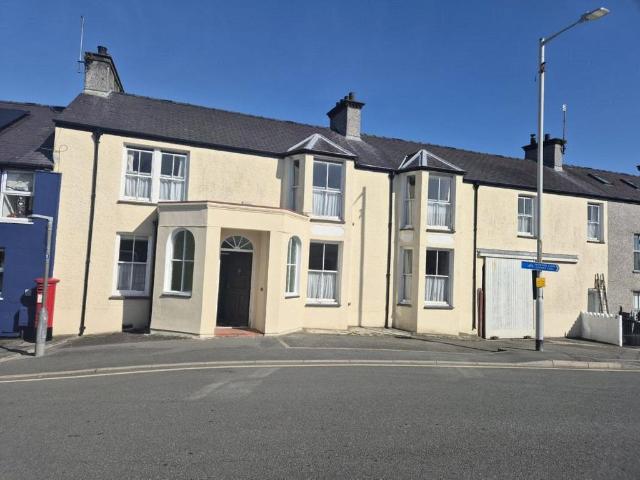 8 bedroom terraced house for sale