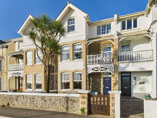 8 bedroom terraced house for sale