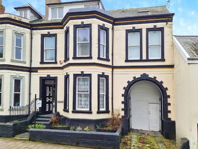 8 bedroom terraced house for sale