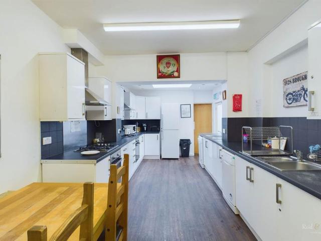 8 bedroom terraced house for sale