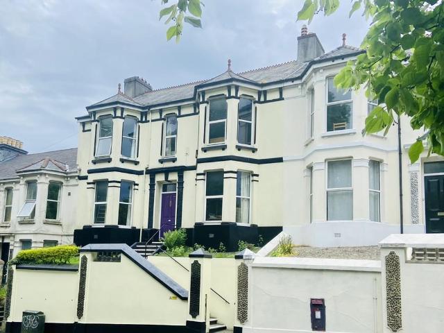 8 bedroom terraced house for sale