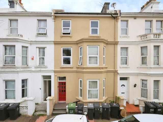 8 bedroom terraced house for sale