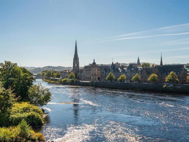 8 bedroom terraced house for sale