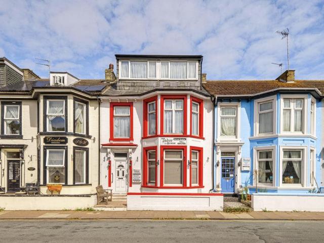 8 bedroom terraced house for sale