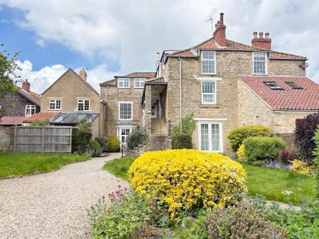 8 bedroom terraced house for sale