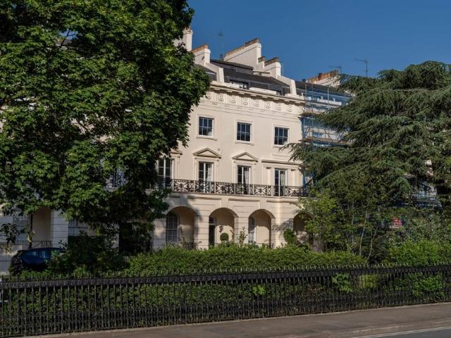 8 bedroom terraced house for sale