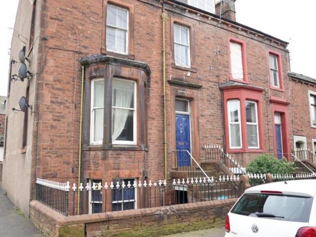 8 bedroom terraced house for sale