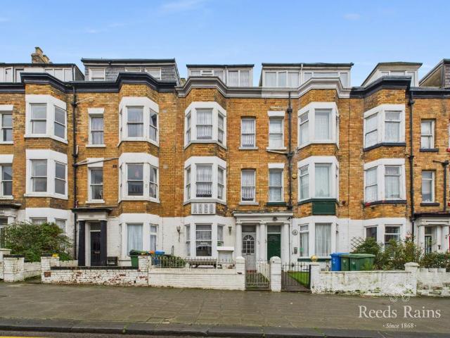 8 bedroom terraced house for sale