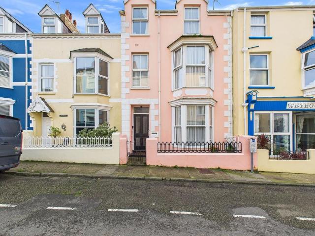 8 bedroom terraced house for sale