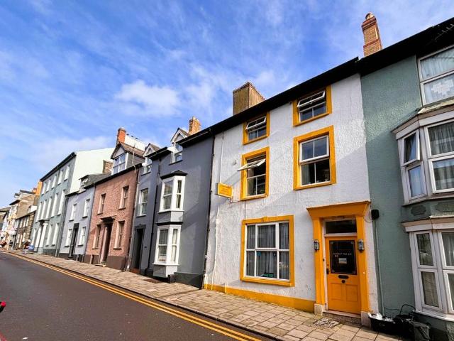 8 bedroom terraced house for sale