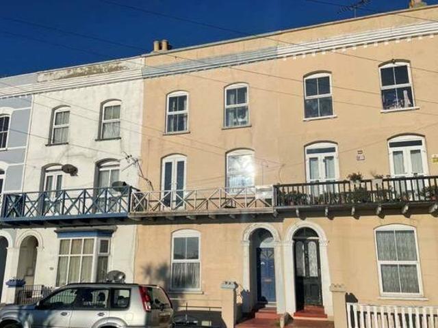 8 bedroom terraced house for sale in The Parade Waltononthenaze CO14