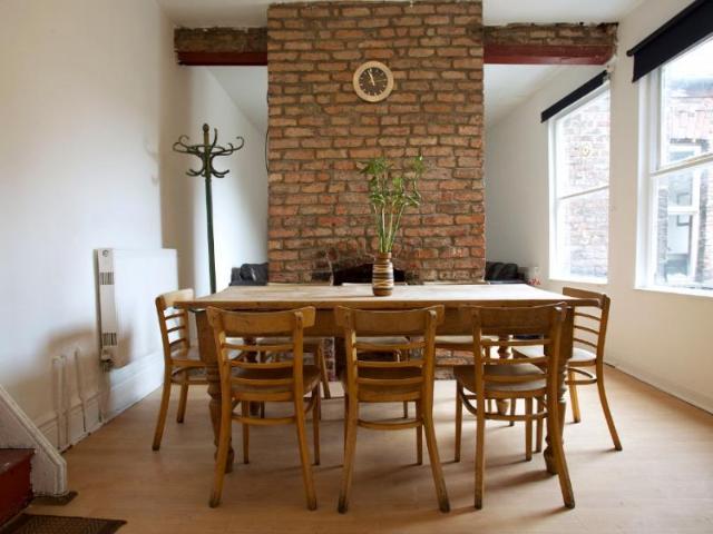 8 bedroom Terraced House To Let