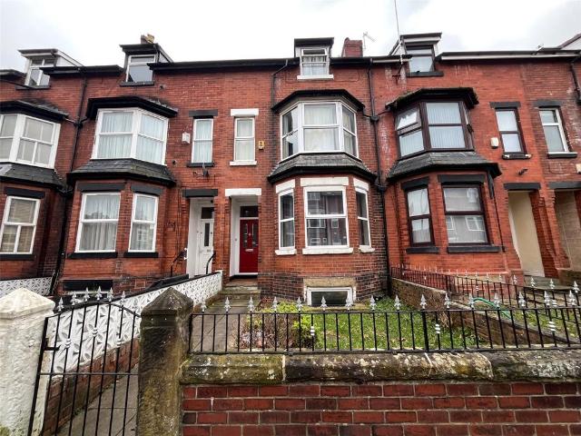 8 bedroom terraced house to rent