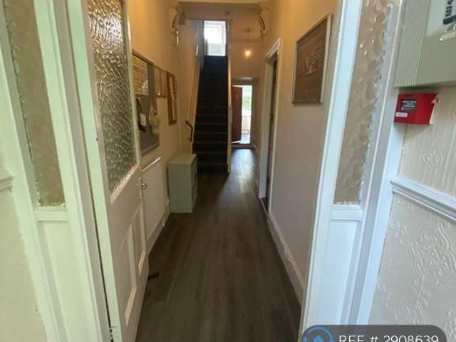8 bedroom terraced house to rent