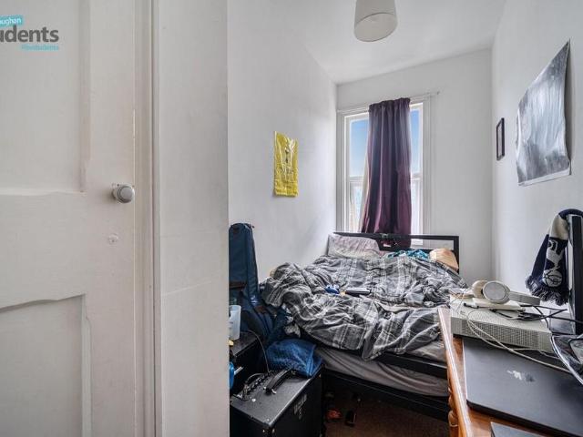 8 bedroom terraced house to rent
