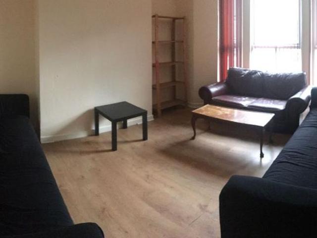 8 bedroom terraced house to rent