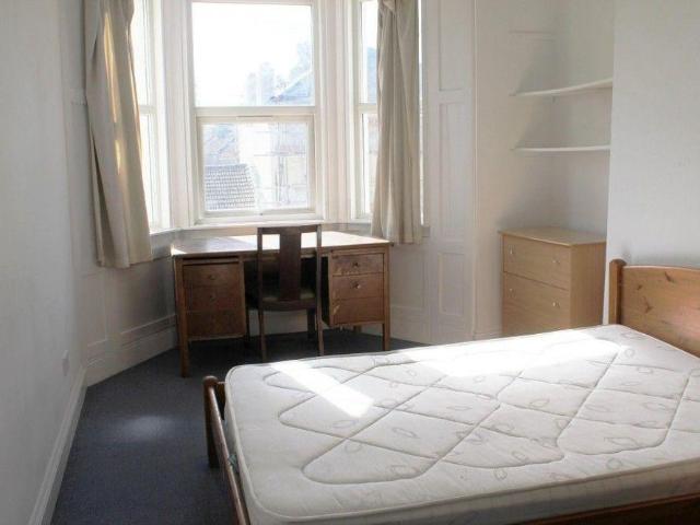8 bedroom terraced house to rent