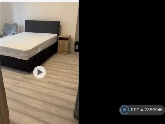 8 bedroom terraced house to rent